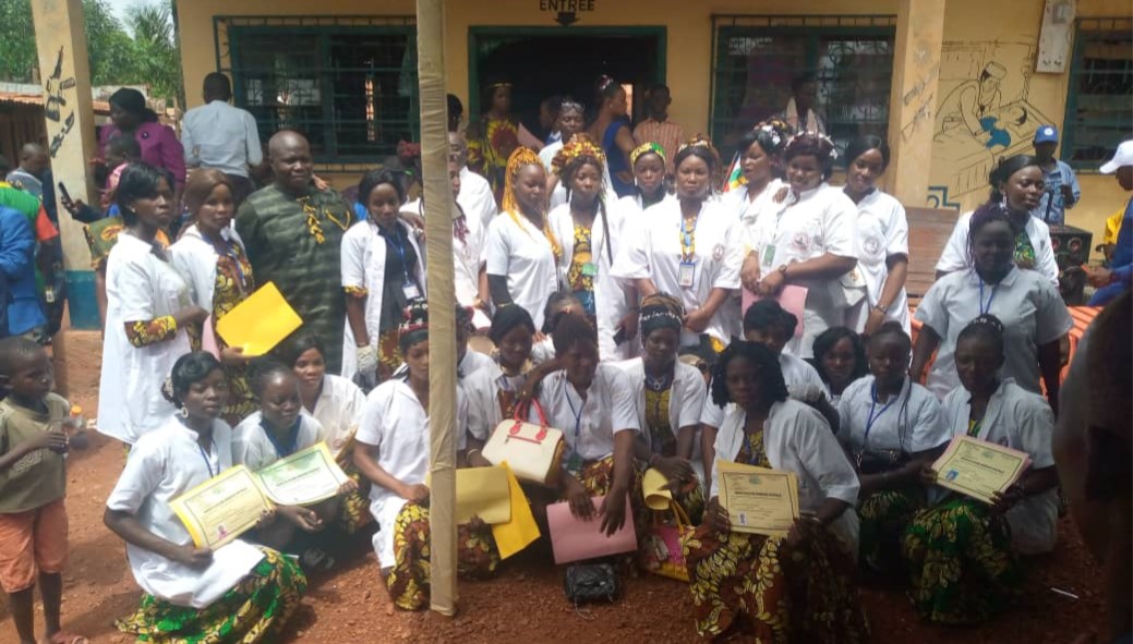 Centrafrique : Remise des diplômes de fin de formation aux étudiants de ...