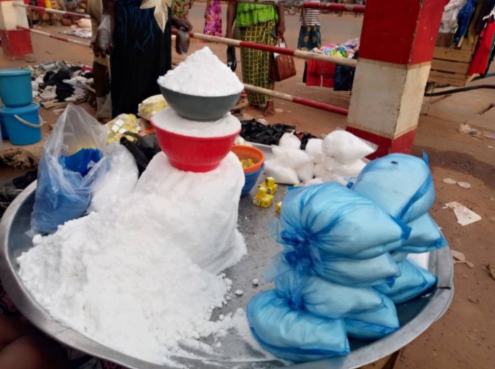 Bangui : la flambée du prix du sel inquiète vendeurs et consommateurs ...